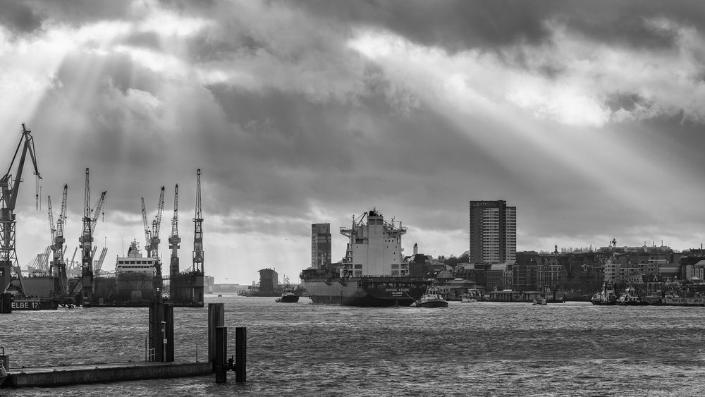 god's ... Foto & Bild | monochrom, bearbeitungs - techniken, monochrome Bilder auf fotocommunity