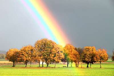 Gold am Ende des Regenbogens Foto & Bild | opt. phänomene der ...