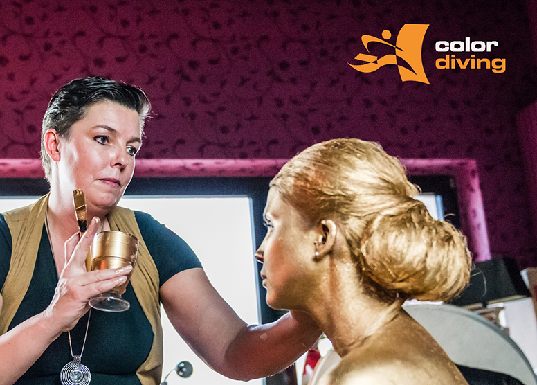 Golden Girl, Gold Bodypainting Foto & Bild | experimente, schatten ...