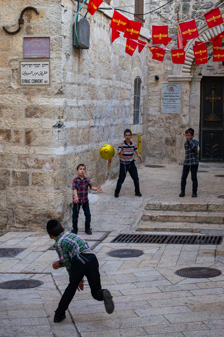 Golden Goal Foto & Bild | city, people, street Bilder auf fotocommunity