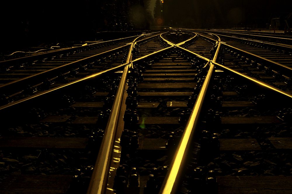 Goldenes Gleis Foto & Bild | gleise, eisenbahn, verkehr & fahrzeuge ...