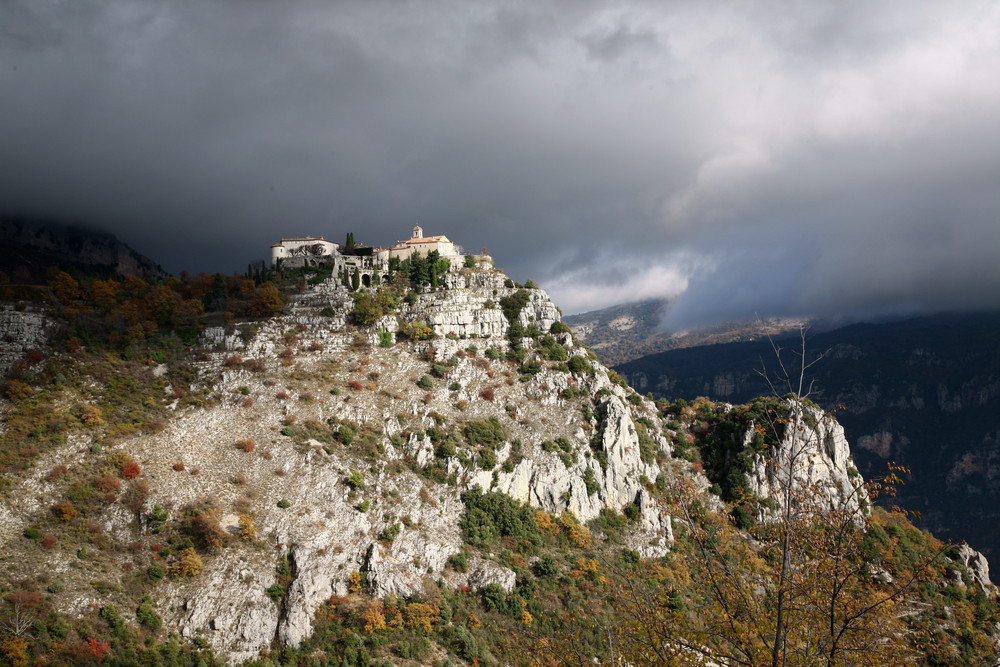 Gourdon (06) photo et image | paysages, paysages de montagne, nature ...