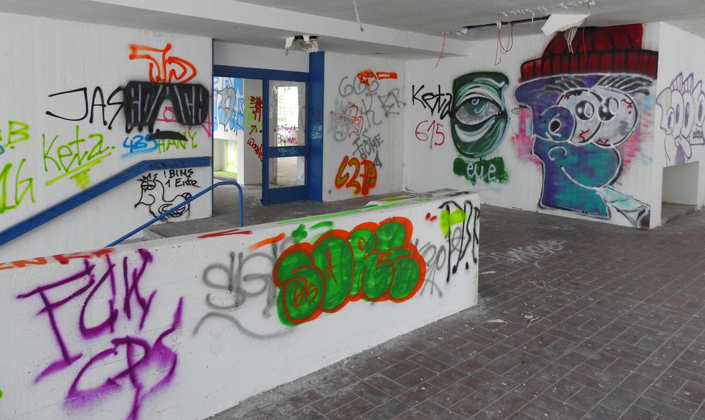 Graffiti 2 Foto & Bild | dokumentation, lost places, architektur Bilder ...