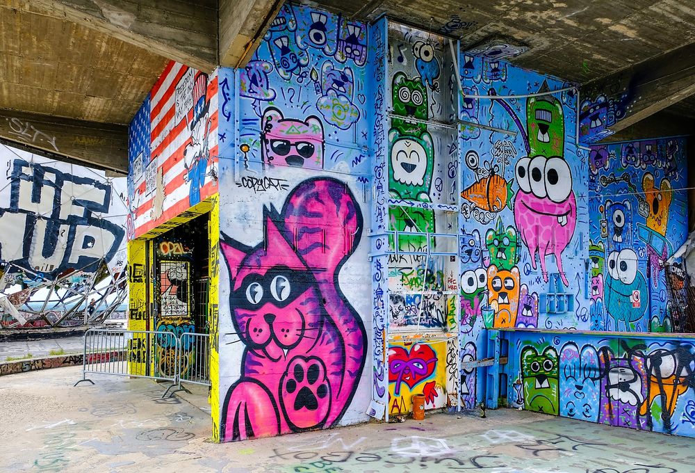 Graffiti auf dem Teufelsberg in Berlin Foto & Bild | streetart, graffiti & tags, kunstfotografie ...