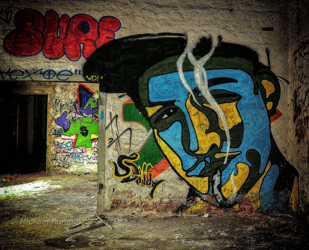 Graffitis im Lost Place Foto & Bild | streetart, graffiti & tags, kunstfotografie & kultur ...