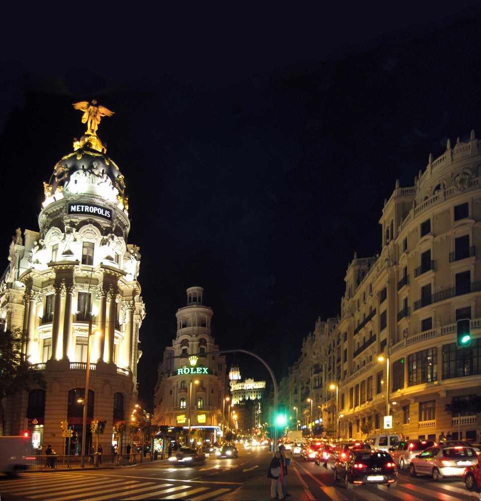 Gran Via by night Imagen & Foto | europe, spain, madrid Fotos de ...