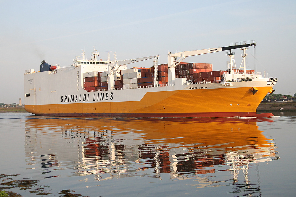 Grande Congo im Knalligem Gelb Foto & Bild | schiffe und seewege ...