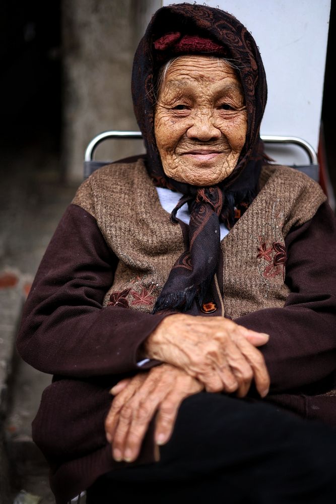 Granny Foto & Bild | portrait, portrait frauen, outdoor Bilder auf fotocommunity