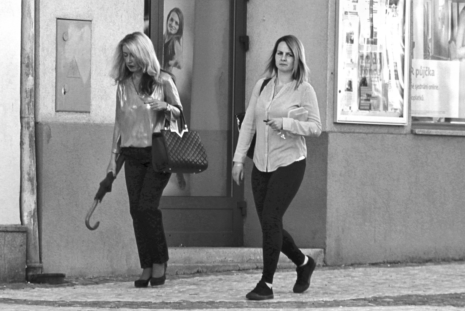 Grauer Alltag Foto & Bild | erwachsene menschen, portrait, streetfotografie mit menschen Bilder ...