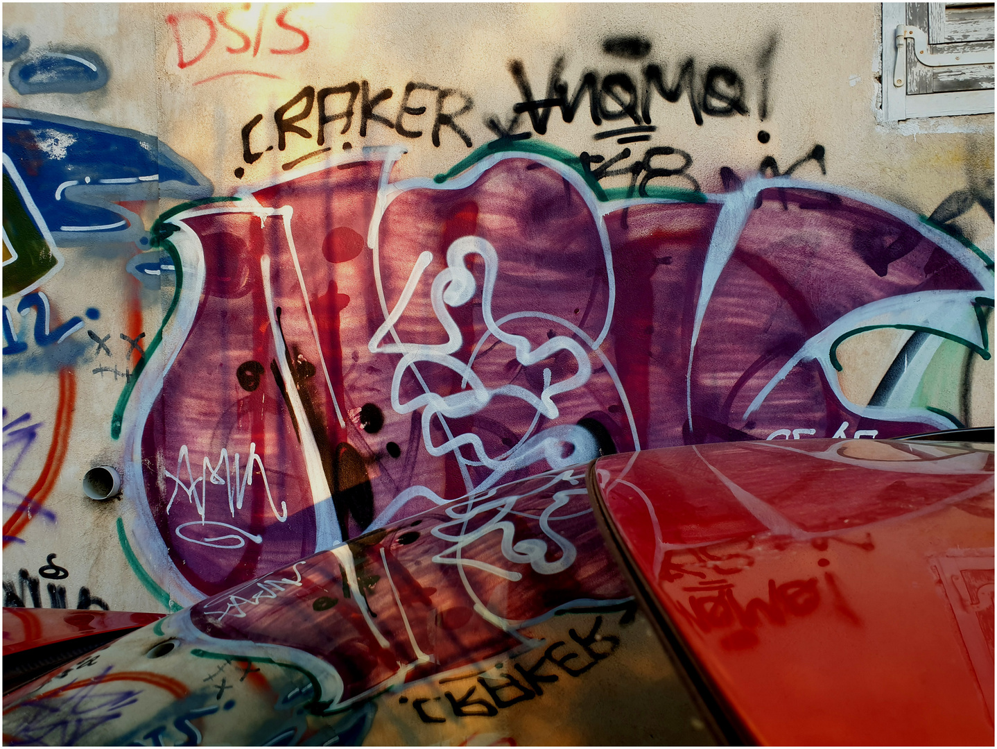 Greek Graffiti (II) Foto & Bild | graffiti, spiegelung, athen Bilder ...