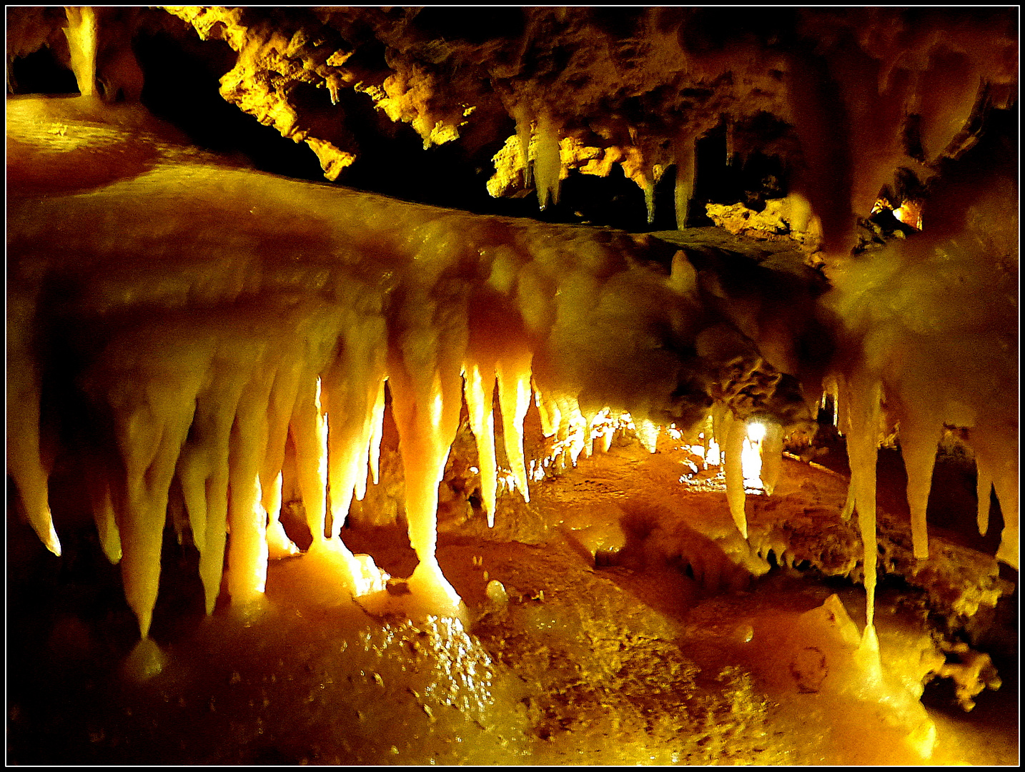 Grotte du Grand Roc . - 2 - photo et image | france, nature, world ...