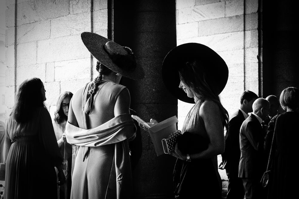 gut behütet... Foto & Bild | erwachsene menschen, streetfotografie mit menschen, fotokunst ...