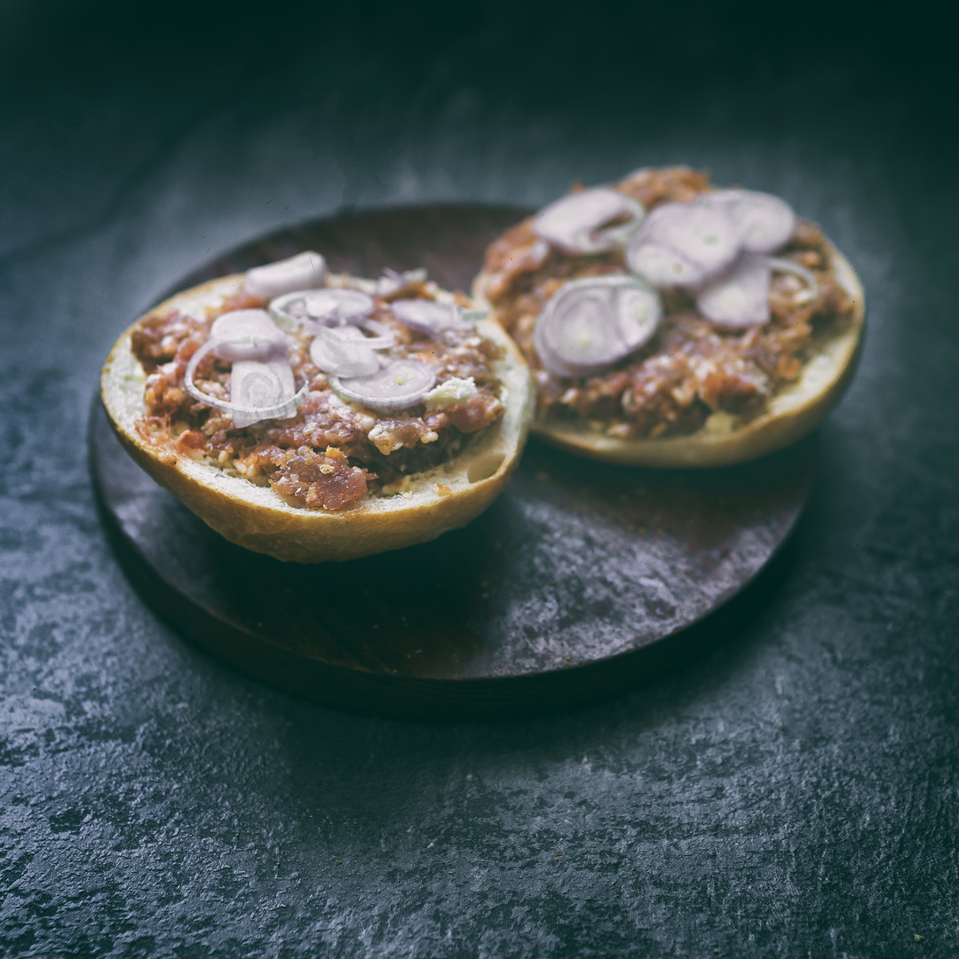 Hackepeter Brötchen Foto & Bild | stillleben, food-fotografie, fleisch ...