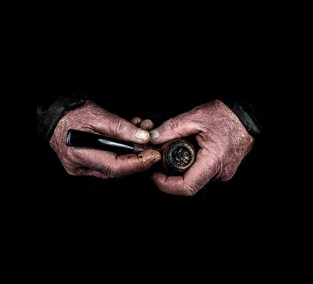 hände mit pfeife. Foto & Bild | kunstfotografie & kultur, fotos, natur ...