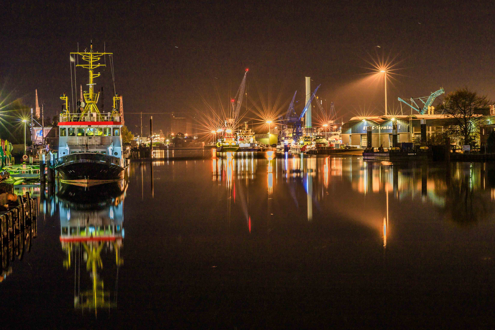 Hafen Emden bei Nacht Foto & Bild | industrie und technik, industrie ...