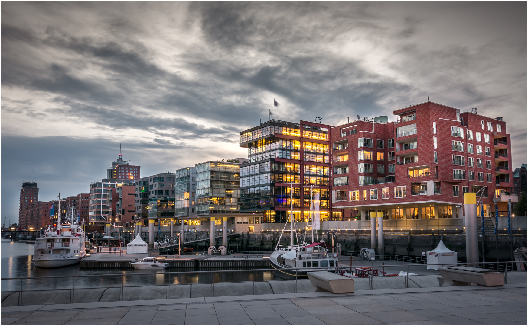 Hafencity Hamburg Foto & Bild | architektur, architektur bei nacht ...