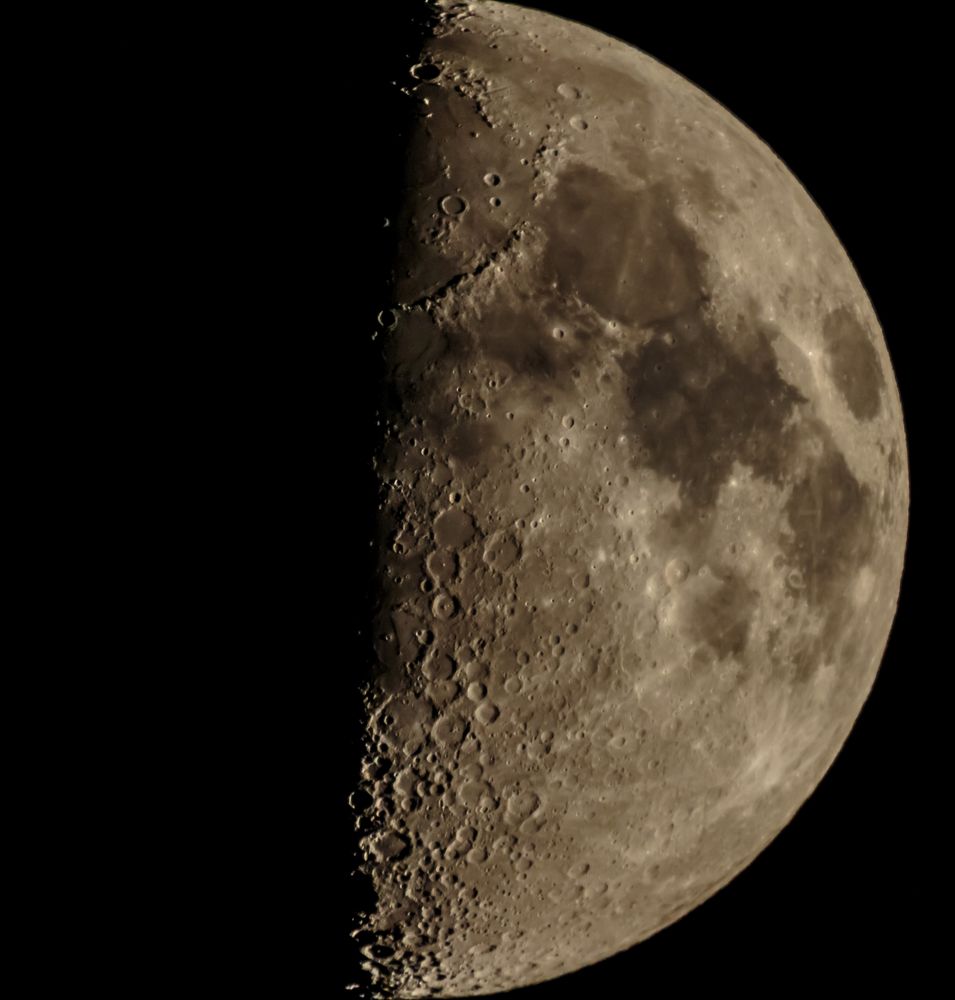 Halber Mond Foto & Bild | mondaufnahmen, himmel & universum, sonne ...