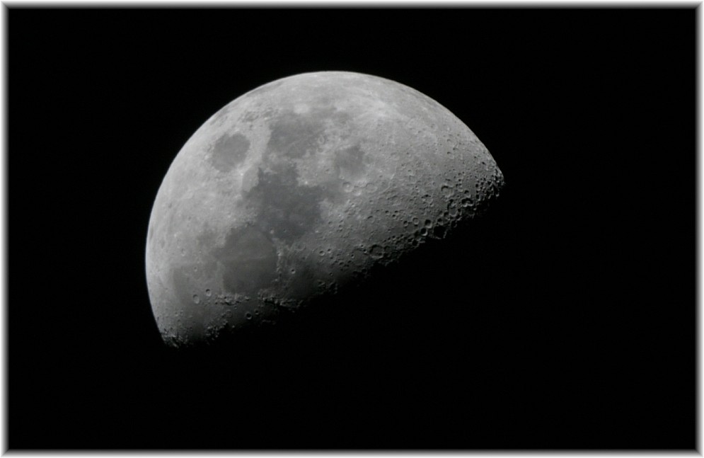 Halbmond Foto & Bild | mondaufnahmen, himmel & universum, allgemein ...