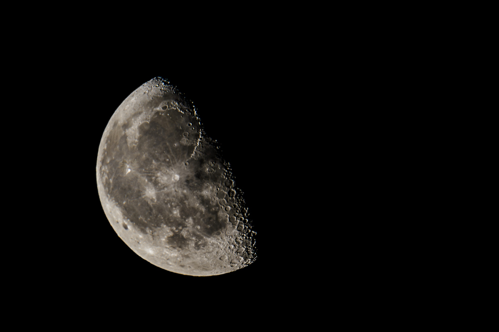 Halbmond ... Foto & Bild | mondaufnahmen, himmel & universum, himmel ...