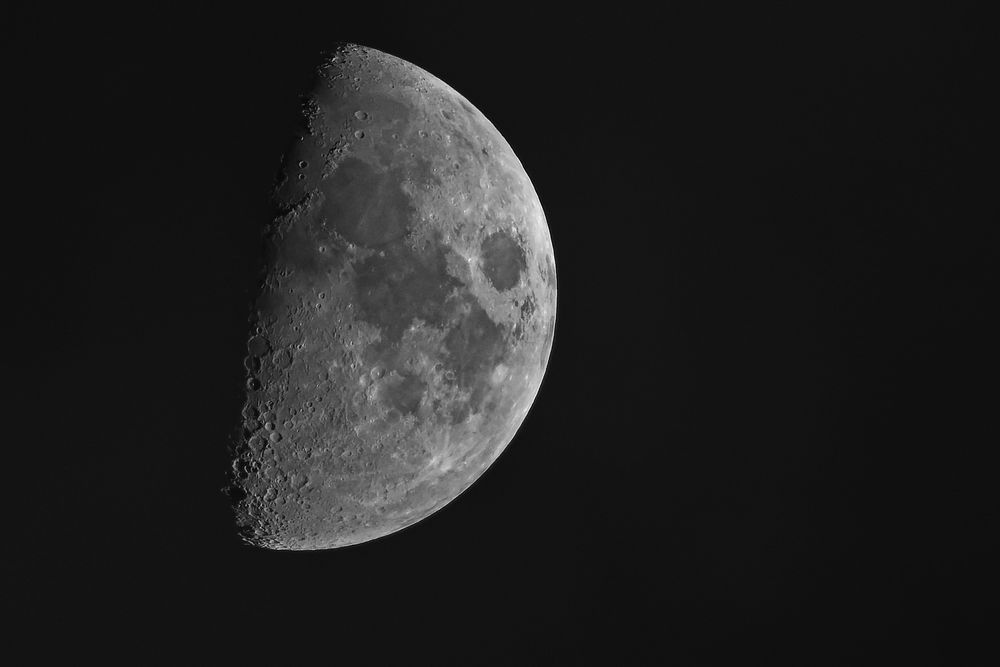 Halbmond Foto & Bild | mondaufnahmen, himmel & universum, himmelskörper ...