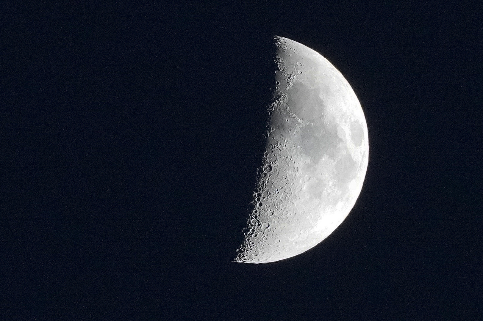 Halbmond im Sommer Foto & Bild | mondaufnahmen, himmel & universum ...