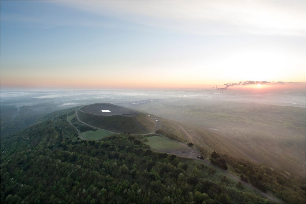 Halde Haniel Foto & Bild | sonnenaufgang, kreuz, nebel Bilder auf ...