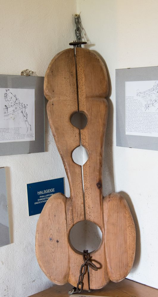 Halsgeige für Unzüchtiges Verhalten Foto & Bild | deutschland, europe ...