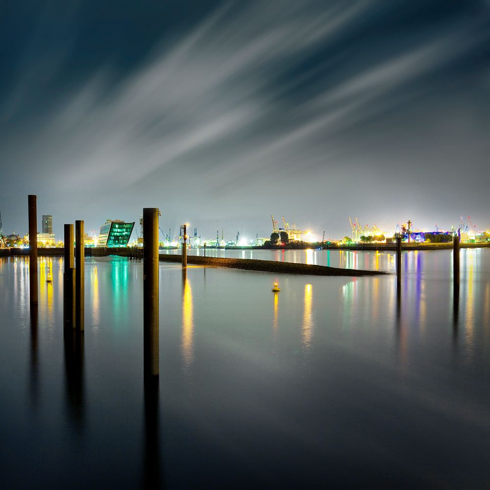 HAMBURGER HAFEN BEI NACHT Foto & Bild | deutschland, europe, hamburg ...