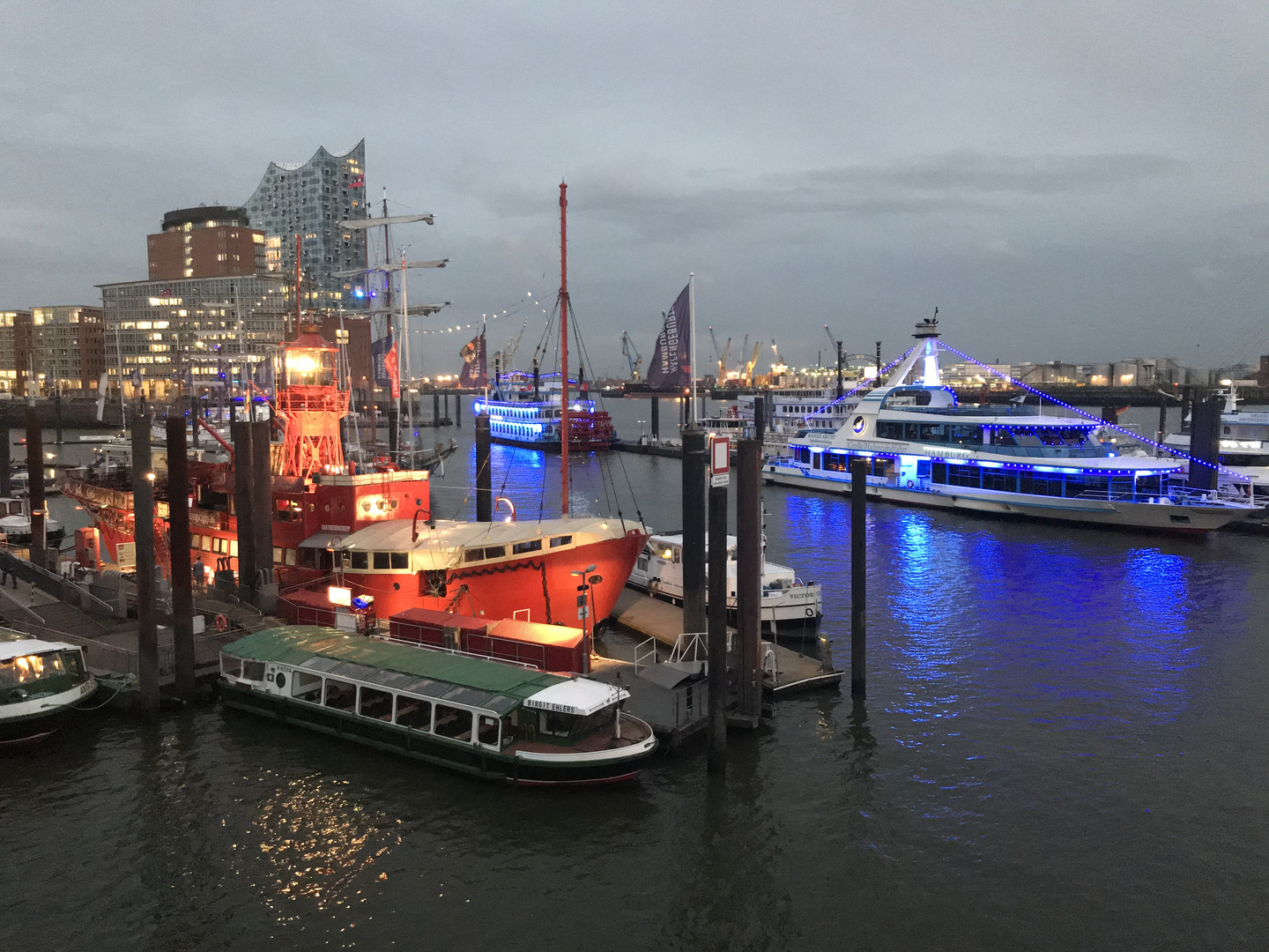 Hamburger Hafen Foto & Bild | monatswettbewerbe, foto des jahres 22 ...