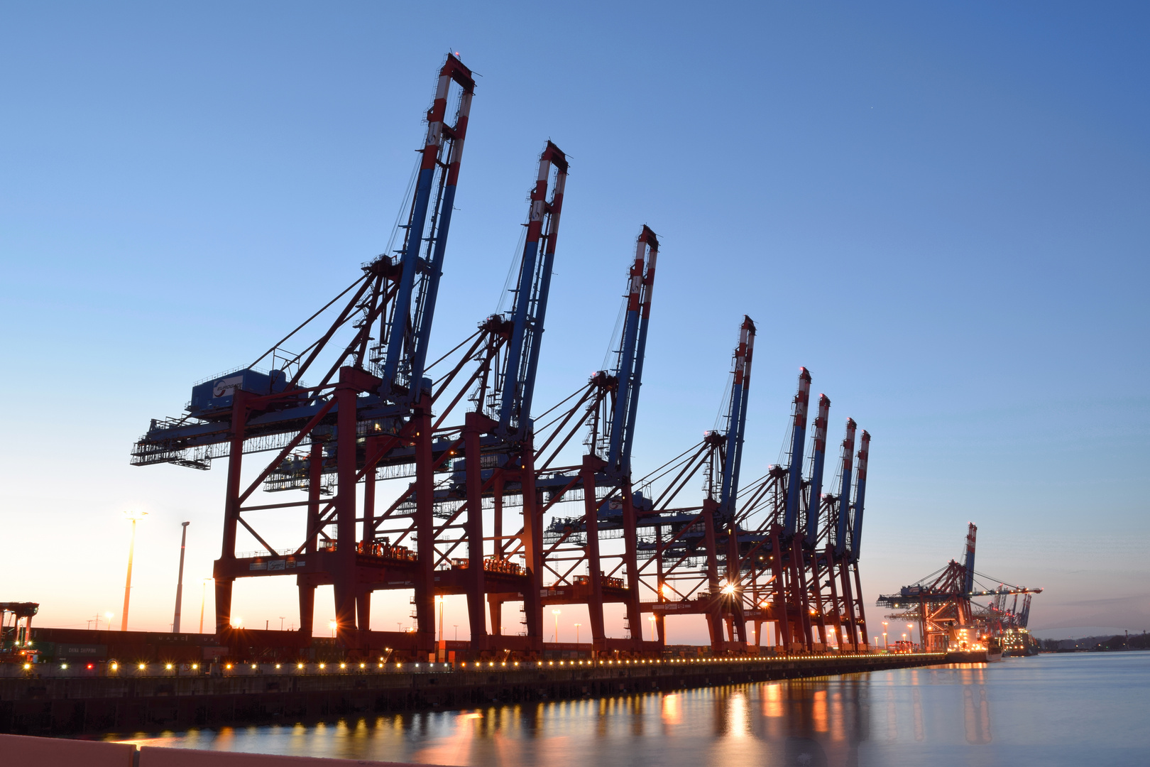 Hamburger Hafenkräne Foto & Bild | hamburg, hafen, deutschland Bilder ...