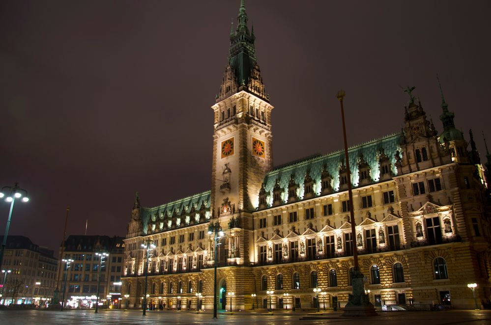Hamburger Rathaus Foto & Bild | architektur, architektur bei nacht ...