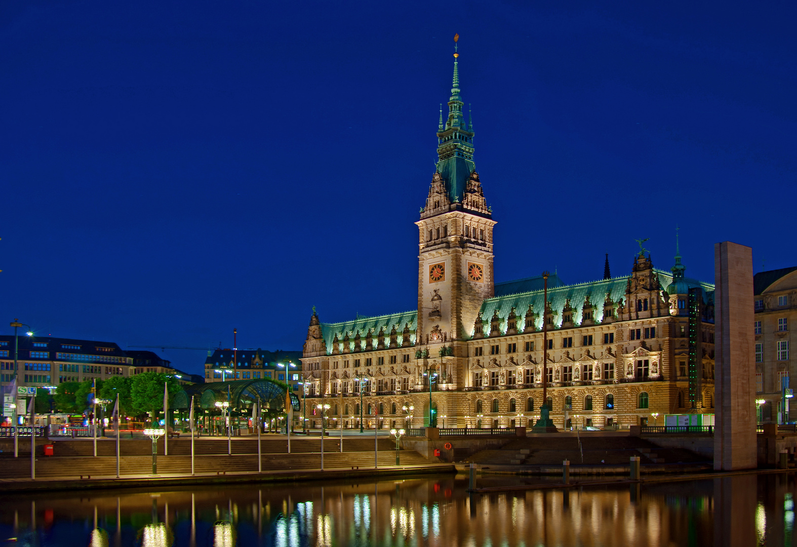Hamburger Rathaus Foto & Bild | architektur, architektur bei nacht ...