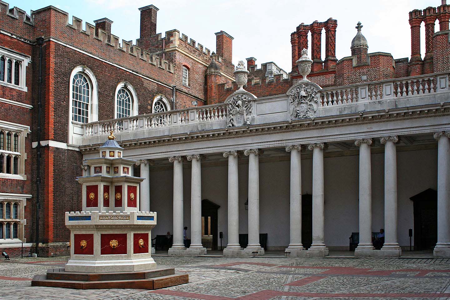Hampton Court Palace - Clock Court Foto & Bild | europe, united kingdom ...