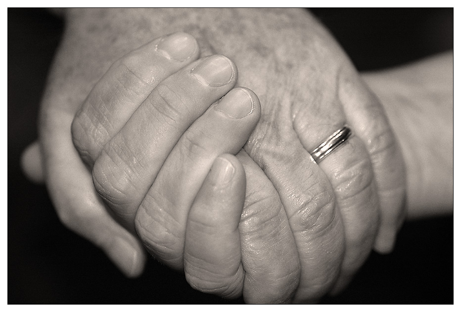 Hand in Hand - Bild & Foto von Tine Wunn aus LIEBE - Fotografie ...