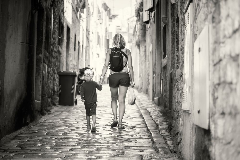 Hand in Hand Foto & Bild | architektur, europe, balkans Bilder auf ...