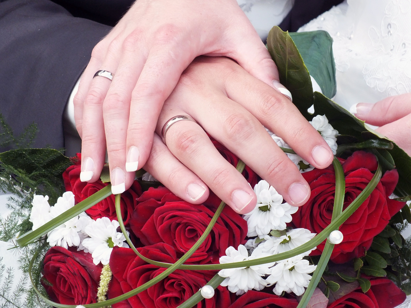 Hand in Hand Foto & Bild | hochzeit, menschen Bilder auf fotocommunity