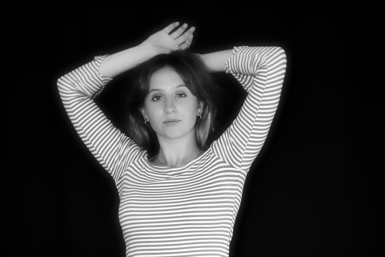 Hands over head Foto & Bild | portrait, portrait frauen, studio Bilder ...