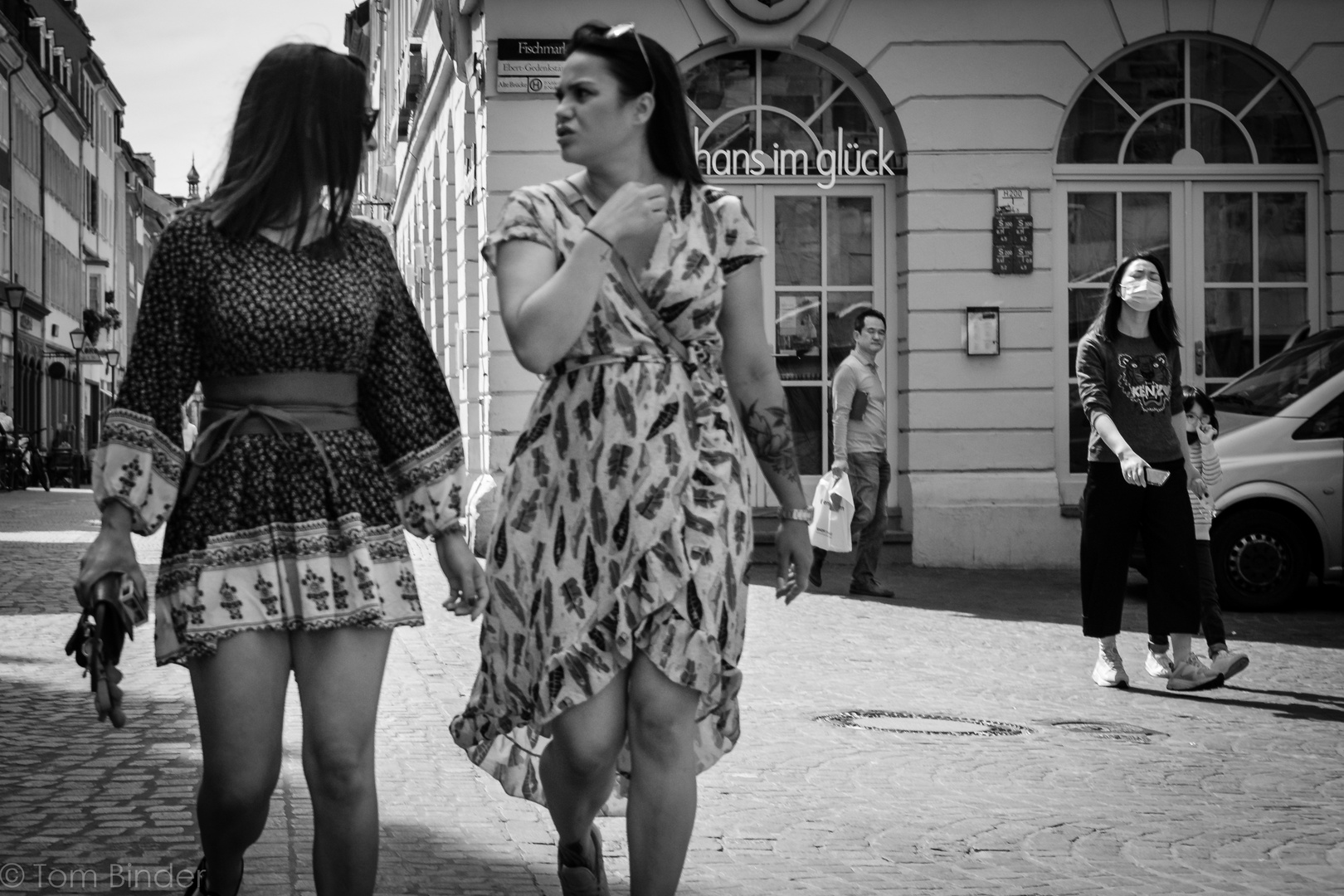 Hans im Glück Foto & Bild | erwachsene menschen, streetfotografie mit menschen, kommunikation ...