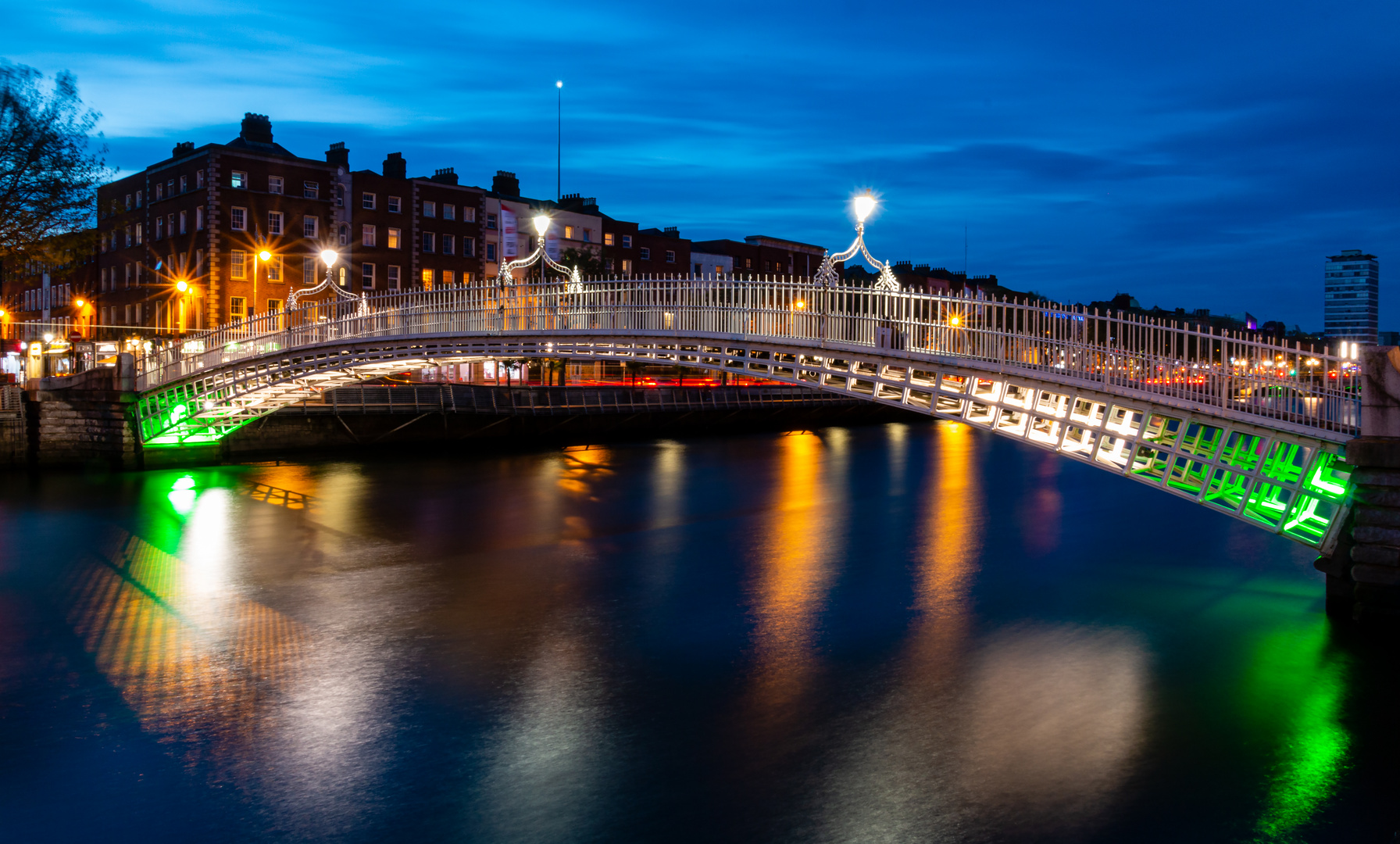 Ha’penny Bridge in Dublin Foto & Bild | city, world, nacht Bilder auf ...