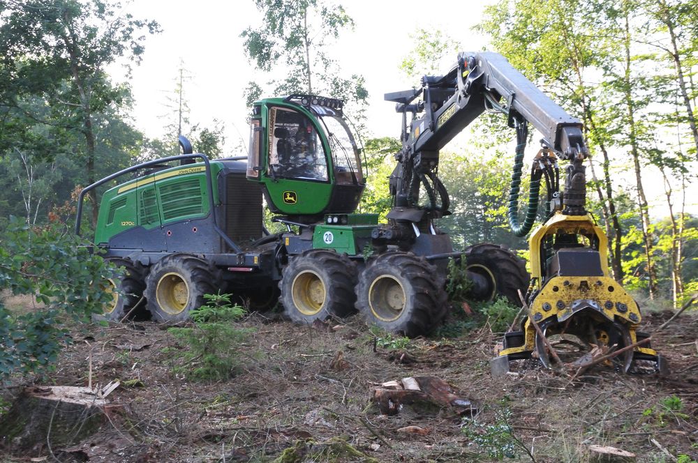 Harvester macht Pause Foto & Bild | forstmaschinen Bilder auf fotocommunity