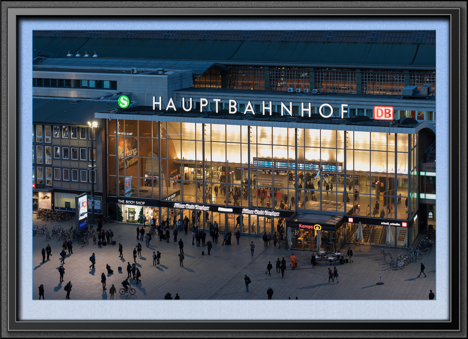 Hauptbahnhof Köln Foto & Bild | stadt, blaue stunde, menschen Bilder ...
