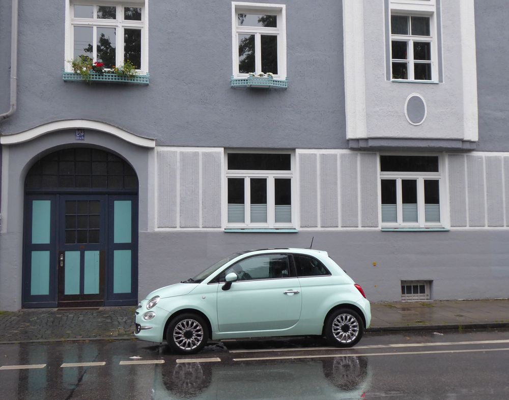 Haus mit Auto.... Foto & Bild | street, spezial, münchen Bilder auf ...
