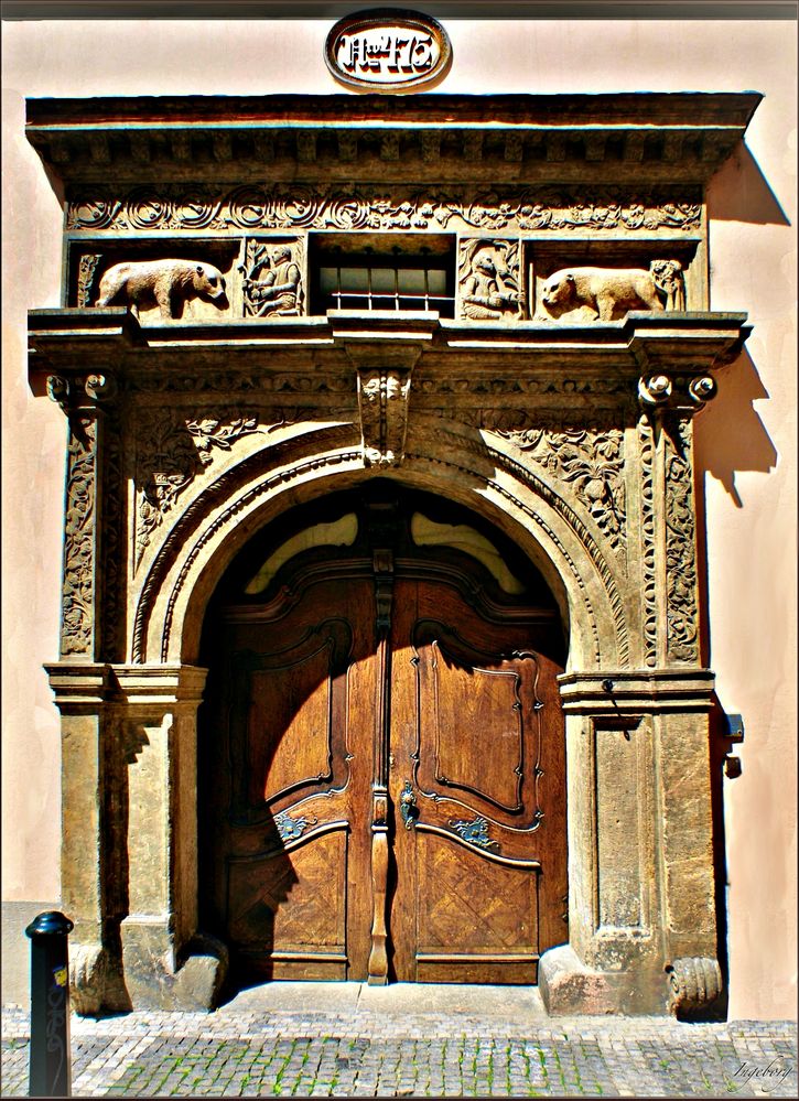 Haus zu den zwei goldenen Bären “ Foto & Bild | outdoor ...