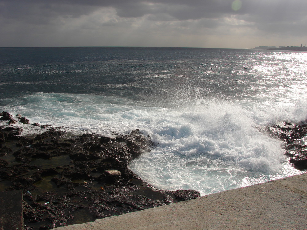 Havana - Blick vom Malecon auf den Atlantik Foto & Bild | landschaft ...