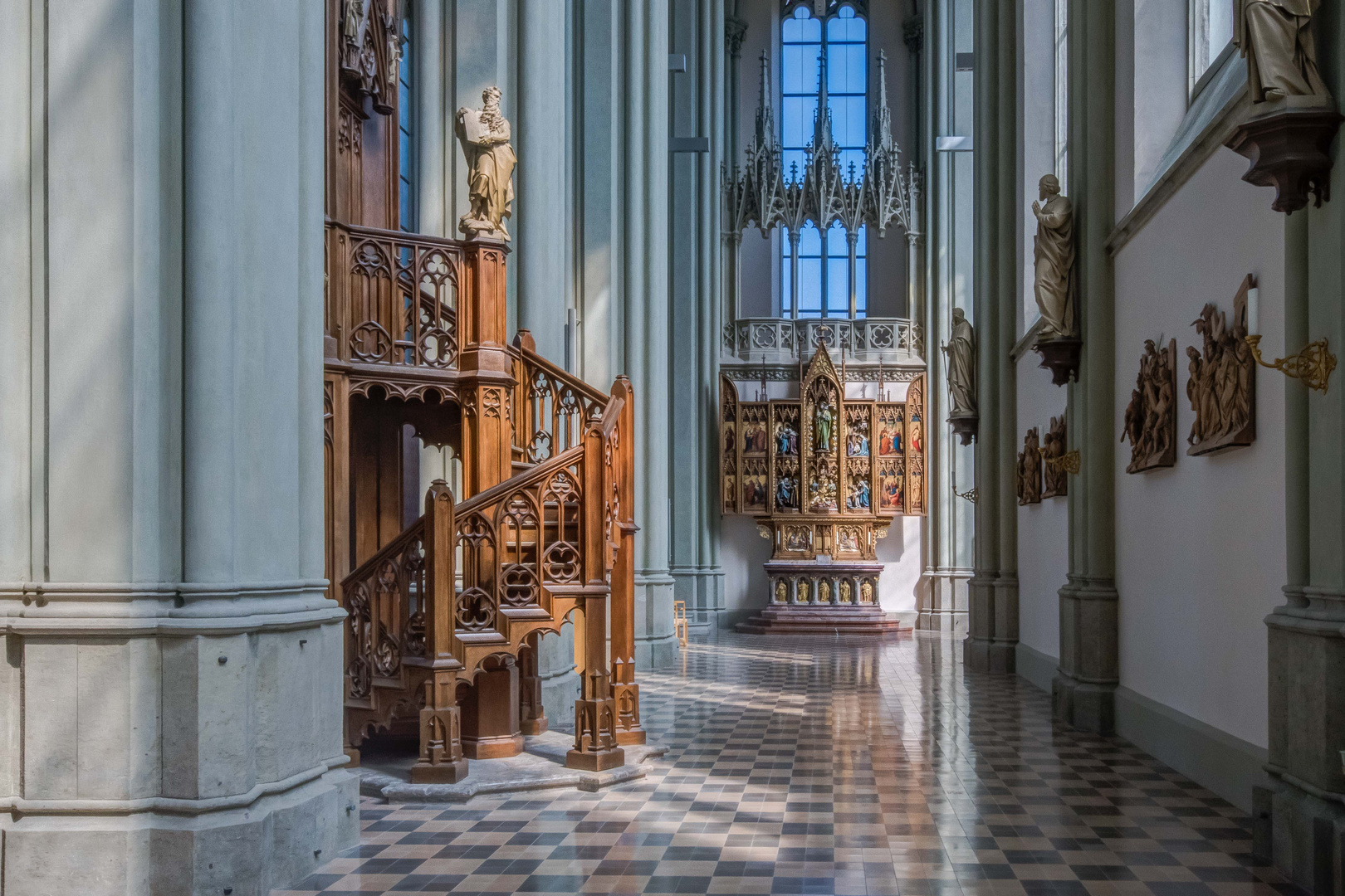 Heilig-Kreuz Kirche in München Giesing Foto & Bild | architektur, sakralbauten, innenansichten ...