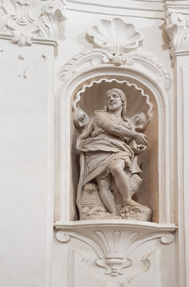 Heiligenfigur In Der Kartause Von Padula Foto And Bild Architektur