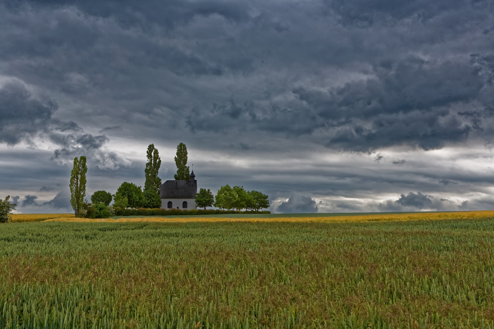 Heiligkreuzkapelle im Maifeld bei Mertloch Foto & Bild | deutschland ...