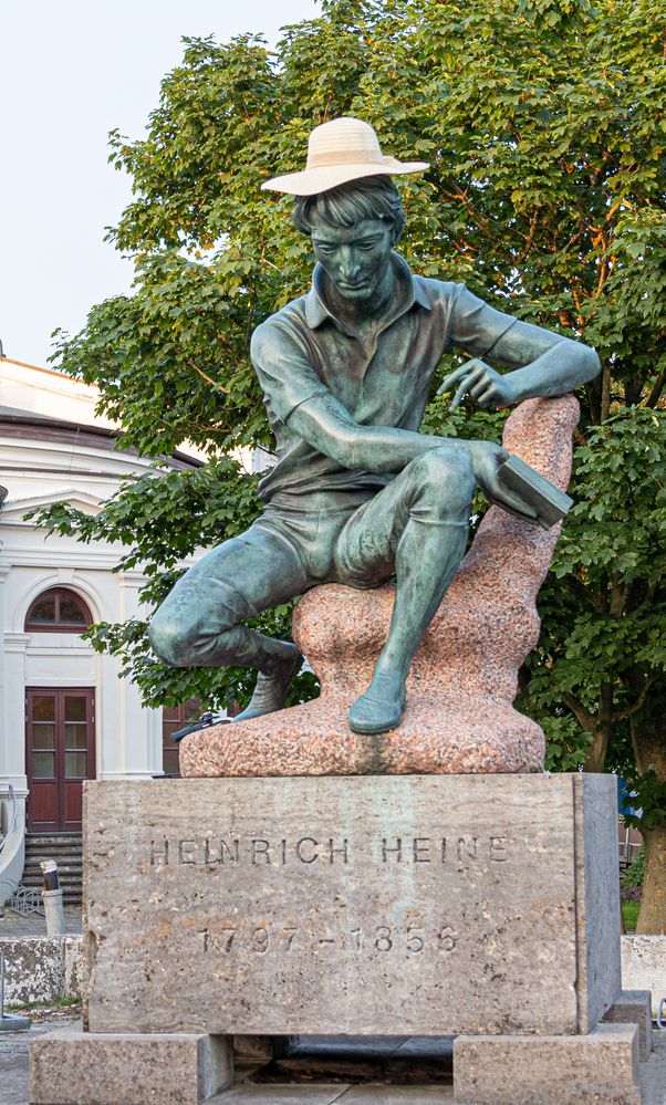 Heine Denkmal Foto & Bild | deutschland, europe, niedersachsen Bilder ...