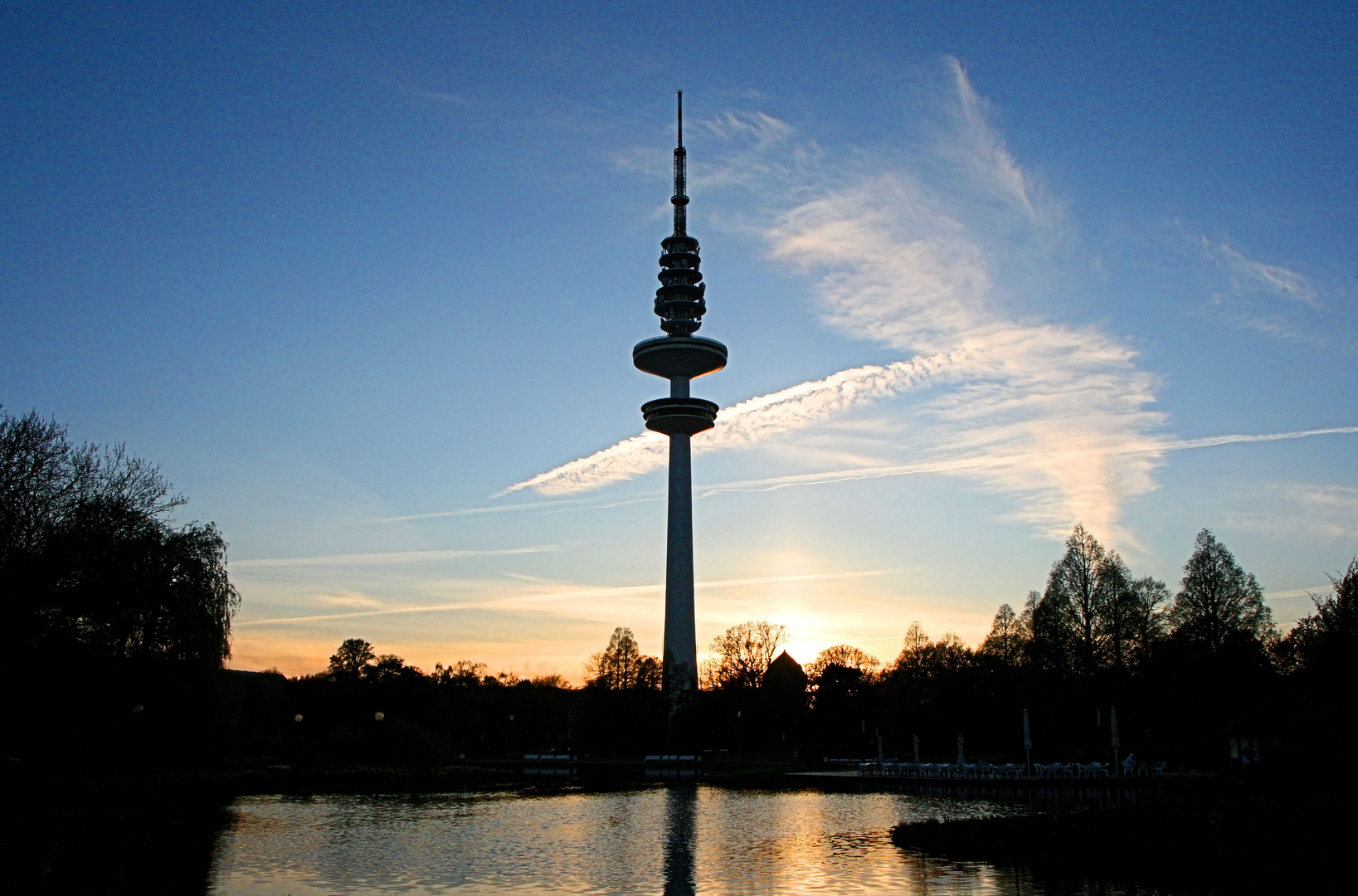 Heinrich-Hertz-Turm Foto & Bild | architektur, stadtlandschaft ...