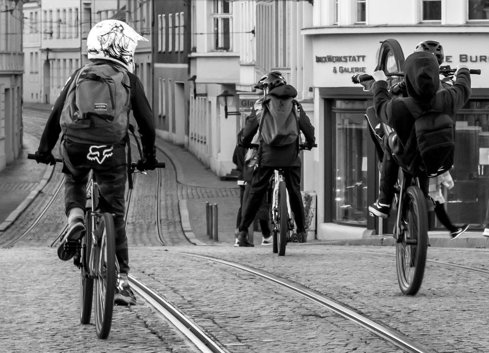 Helden von morgen Foto & Bild | erwachsene menschen, streetfotografie mit menschen, street ...